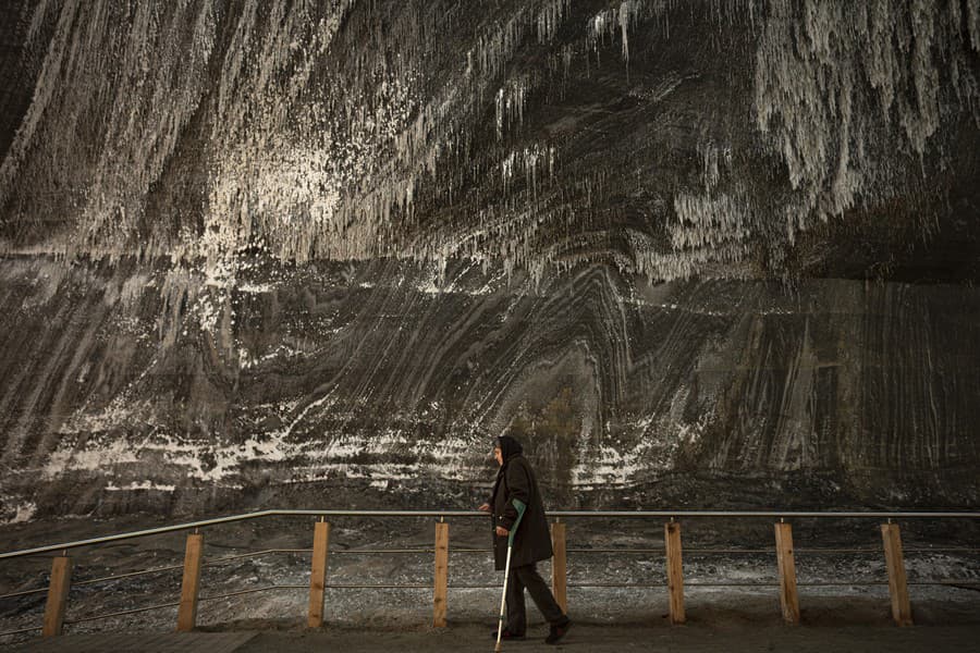 Táto soľná baňa nemá konkurenciu! V Rumunsku majú v podzemí kúpele aj ...