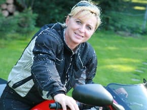 Eva Devečková: V päťdesiatke skrotila silnú motorku