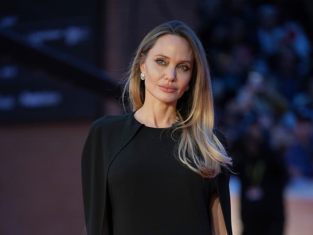 Vášnivý s*x a zábery, z ktorých mrazí: Angelina Jolie odhodila oblečenie!
