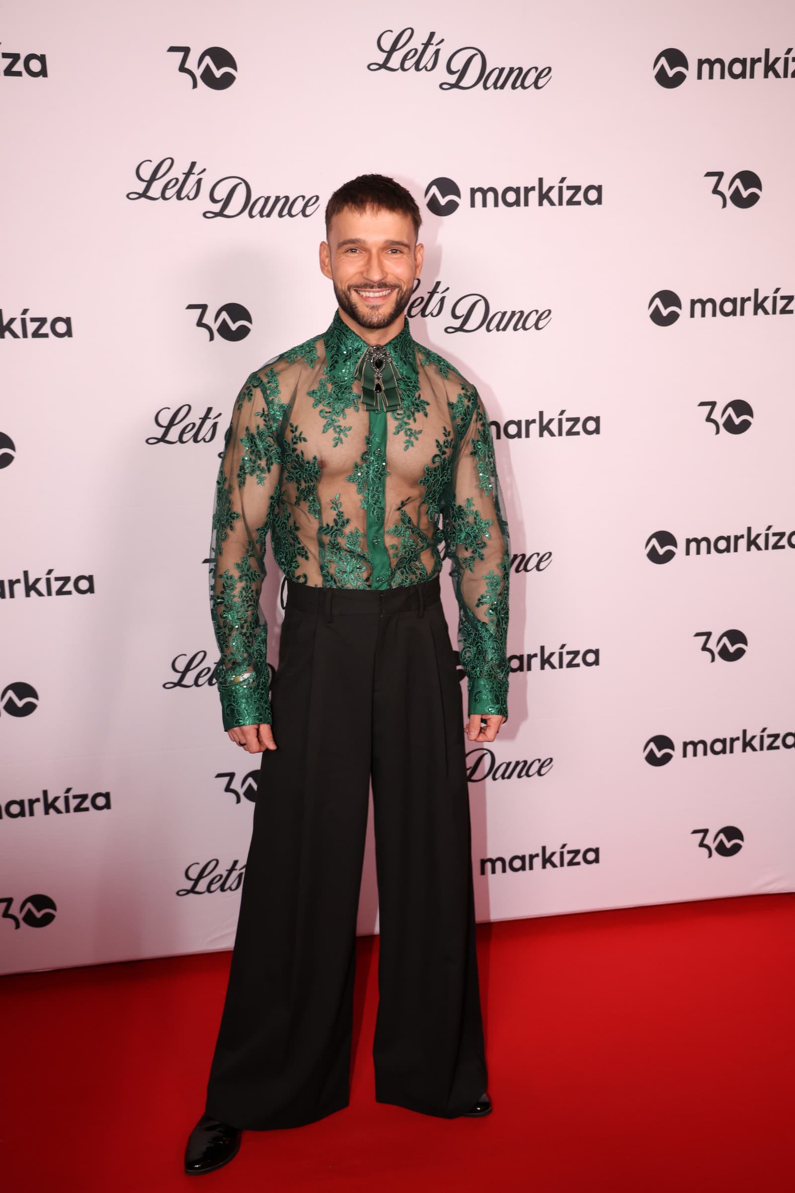 Odvážne OUTFITY z párty Let´s Dance: Sisa v mini, bomby vo výstrihu a ...