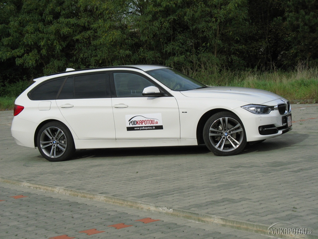 TEST: BMW 318d xDrive Touring – je auto (aj) pre rodinu - foto galéria ...