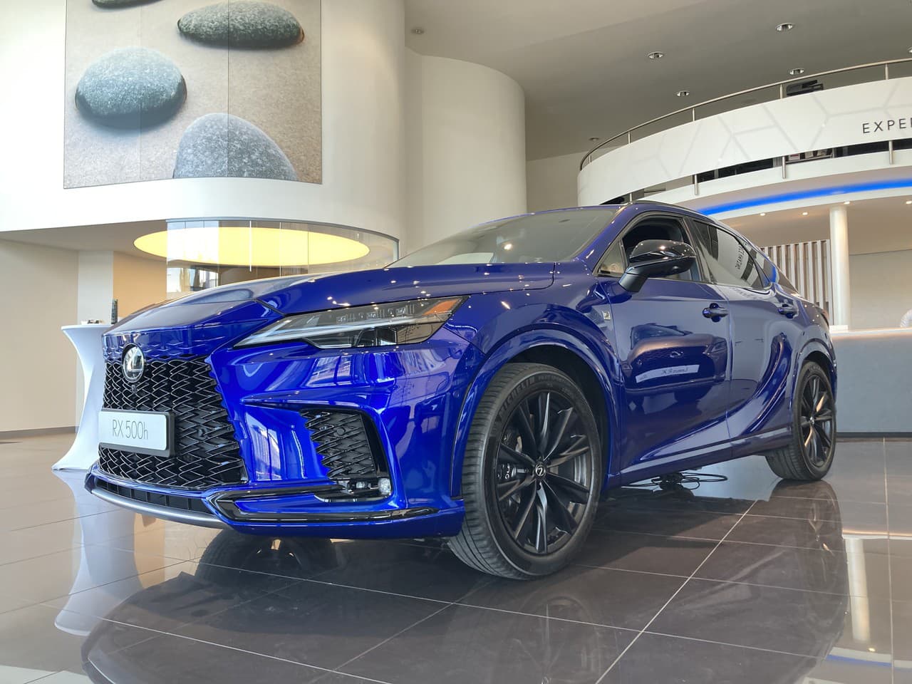 FOTO: Lexus RX sa ukázal na Slovensku. Úplne nové auto pôsobí menšie ...