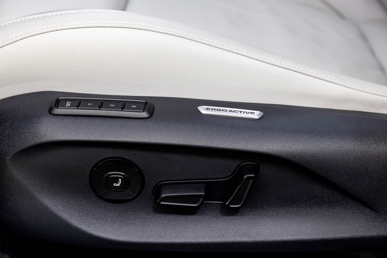 Volkswagen Passat IX vymenil hrany za obliny. Vymenil tiež motory a ...