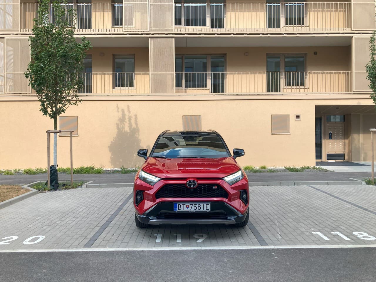 TEST: Toyota RAV4 GR Sport – RAV4 valcuje. GR Sport je najlepšia verzia ...