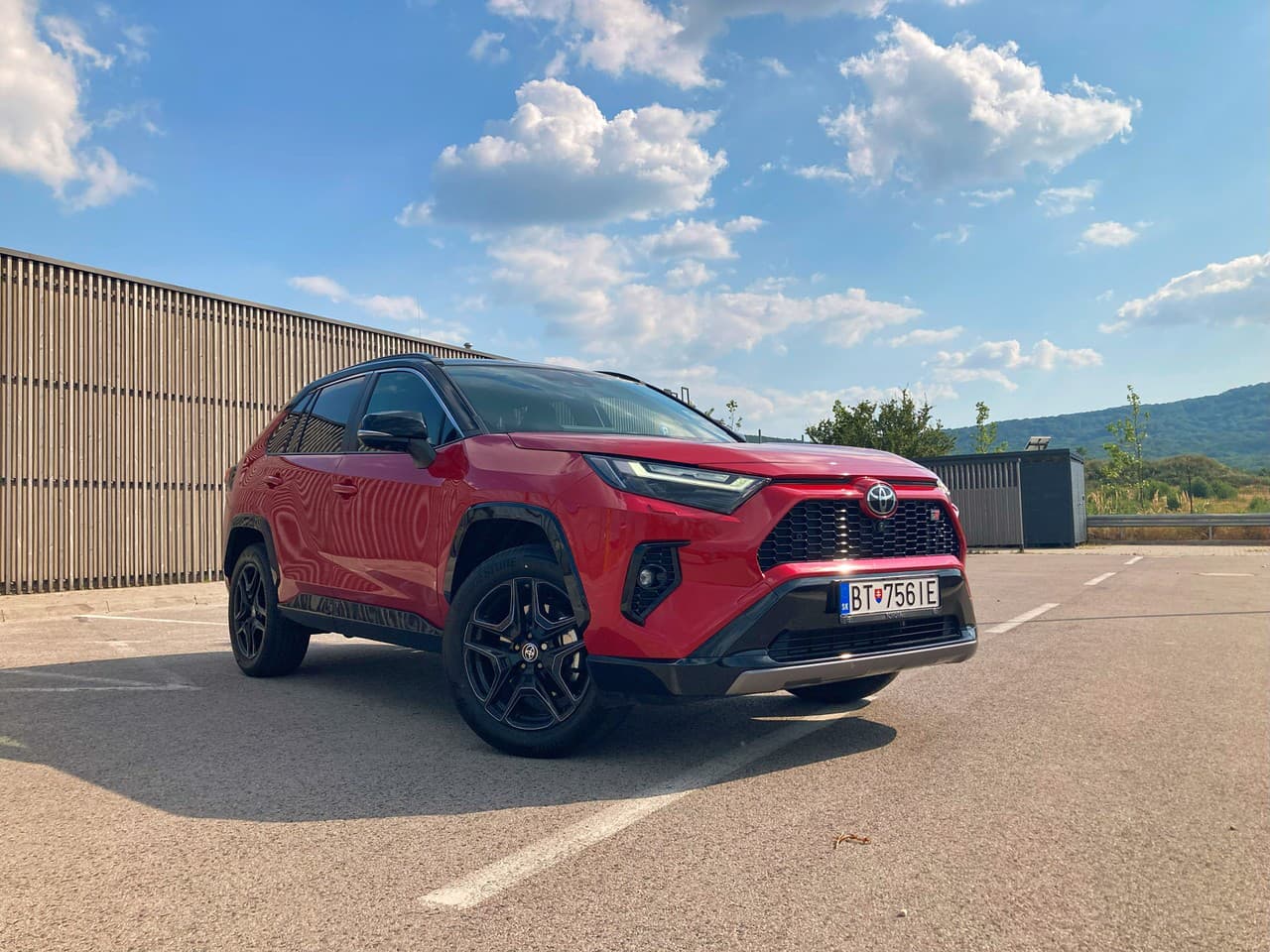 TEST: Toyota RAV4 GR Sport – RAV4 valcuje. GR Sport je najlepšia verzia ...