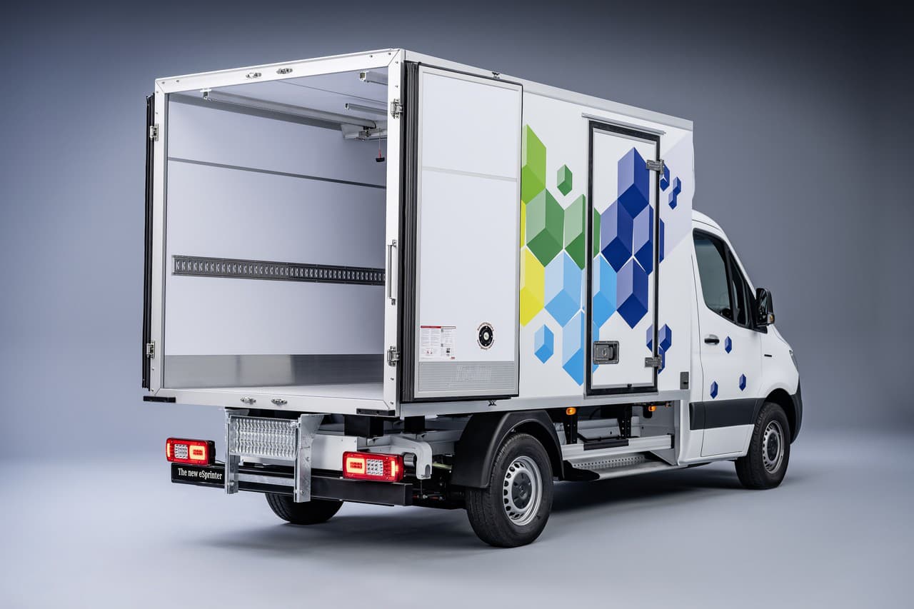 Mercedes predstavil nový eSprinter. Nový od znaku a podlahy s ...