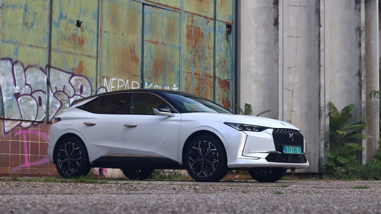 TEST: DS4 PHEV - ťaží z rokov skúseností. Iných. - foto galéria ...