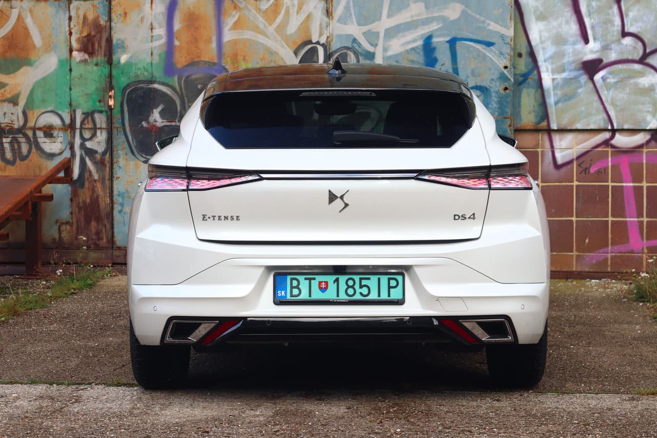 TEST: DS4 PHEV - ťaží z rokov skúseností. Iných. - foto galéria ...