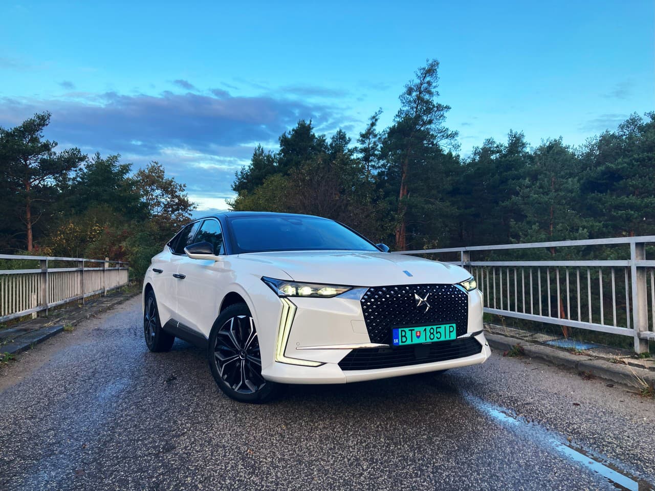 TEST: DS4 PHEV - ťaží z rokov skúseností. Iných. - foto galéria ...