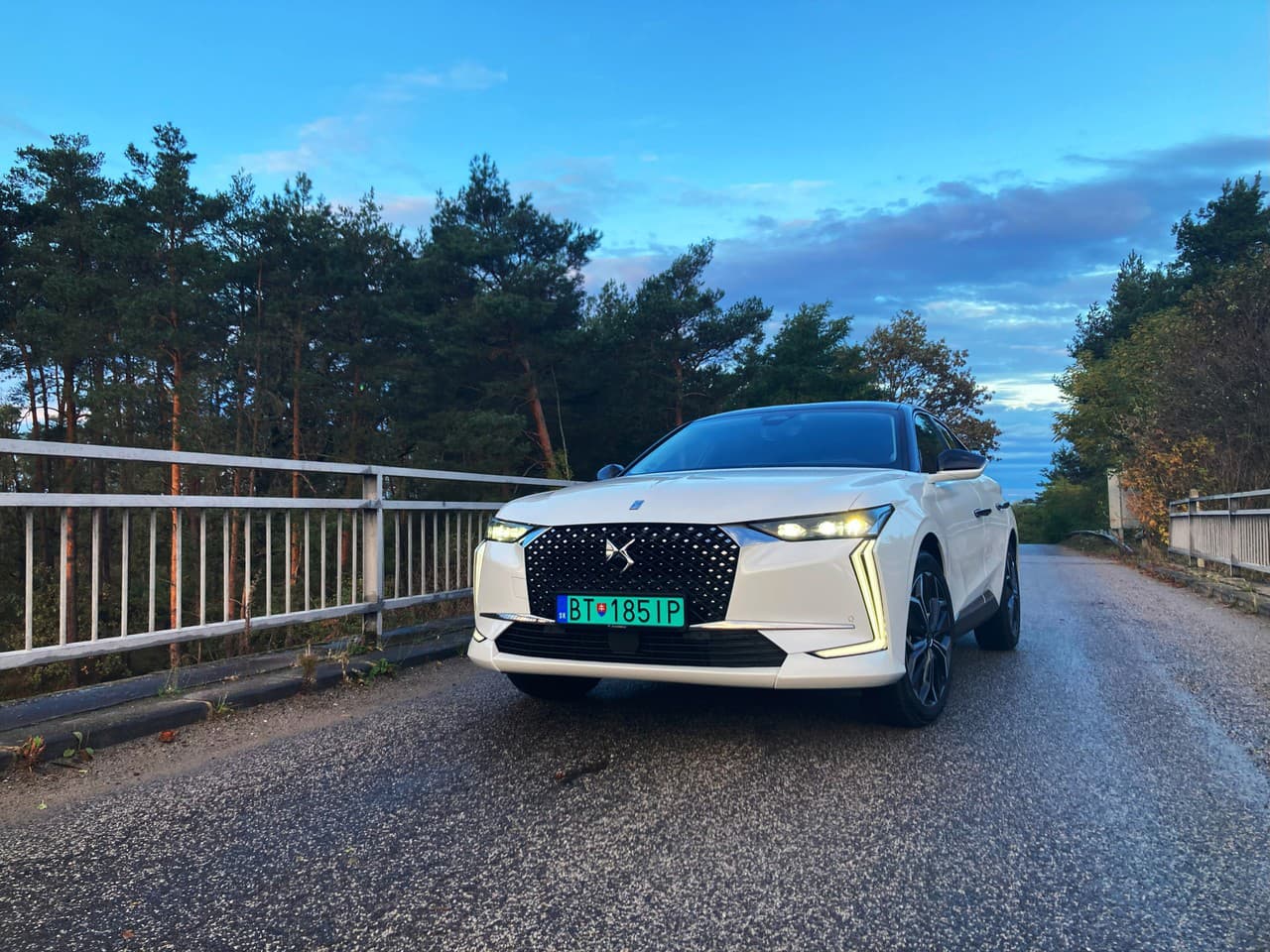 TEST: DS4 PHEV - ťaží z rokov skúseností. Iných. - foto galéria ...