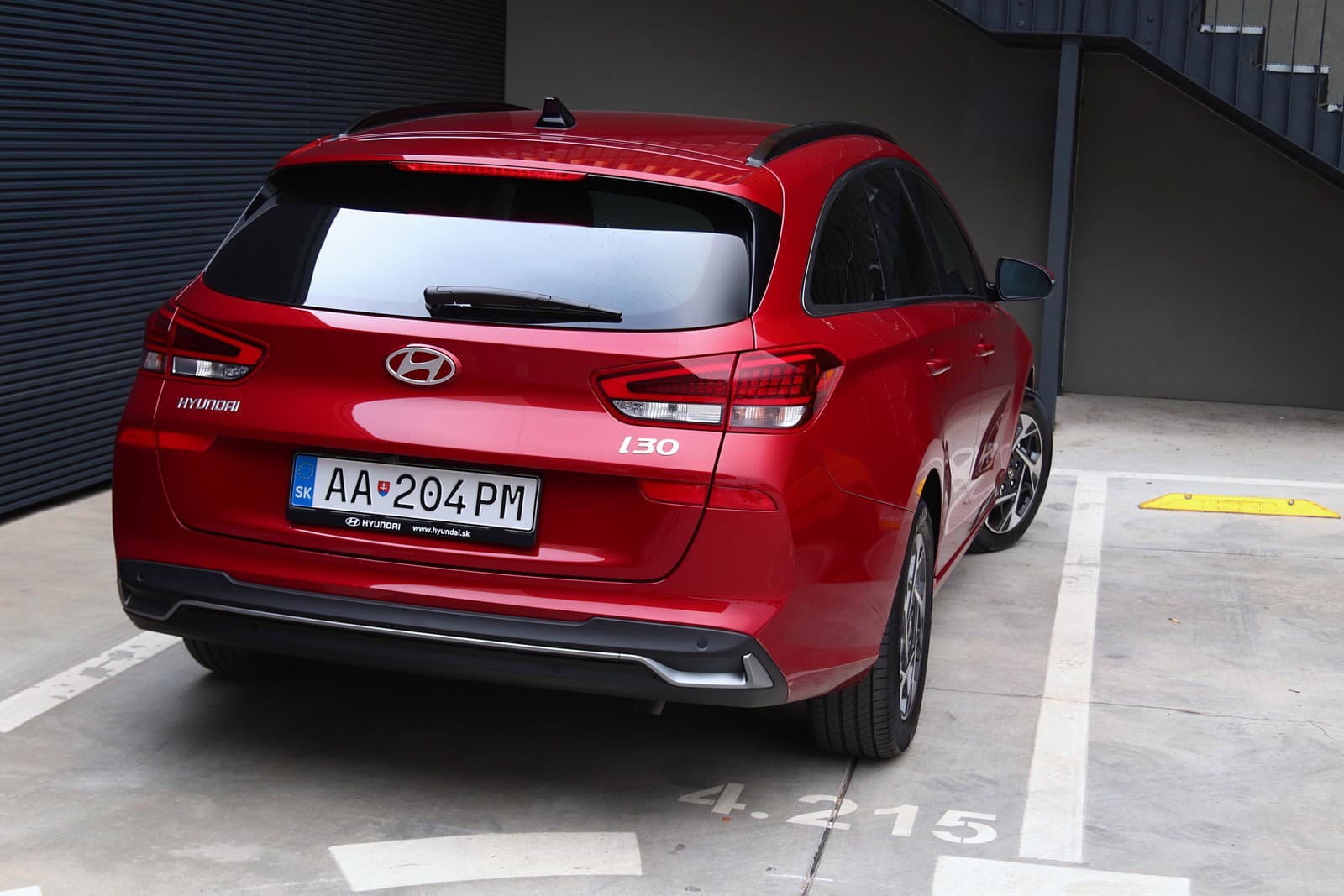 TEST: Hyundai i30 kombi T-GDi Family – štyri valce, mild-hybrid a ...
