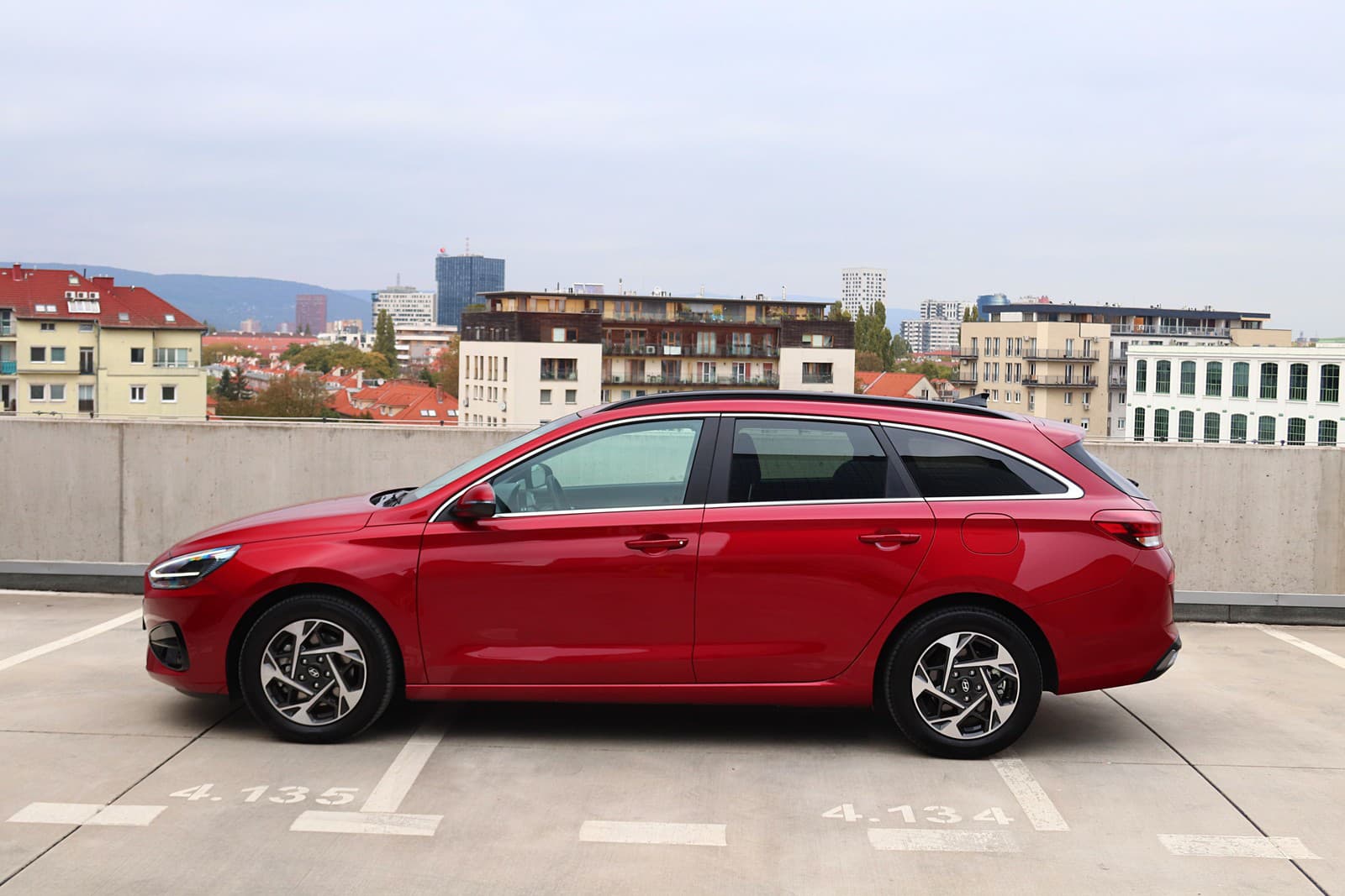 TEST: Hyundai i30 kombi T-GDi Family – štyri valce, mild-hybrid a ...