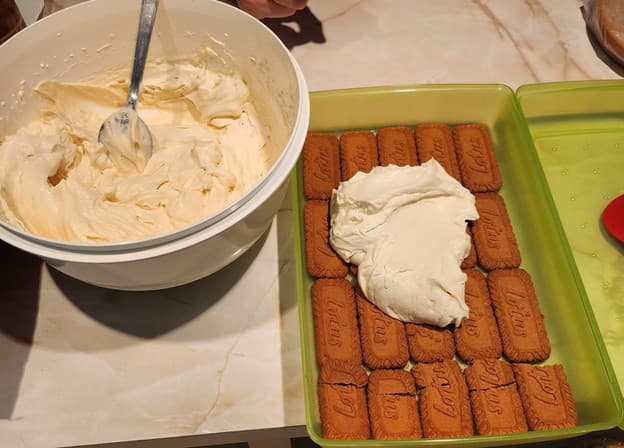 Tento NEPEČENÝ lotusový koláčik si musíte pripraviť: Niečo TAKÉ lahodné ...