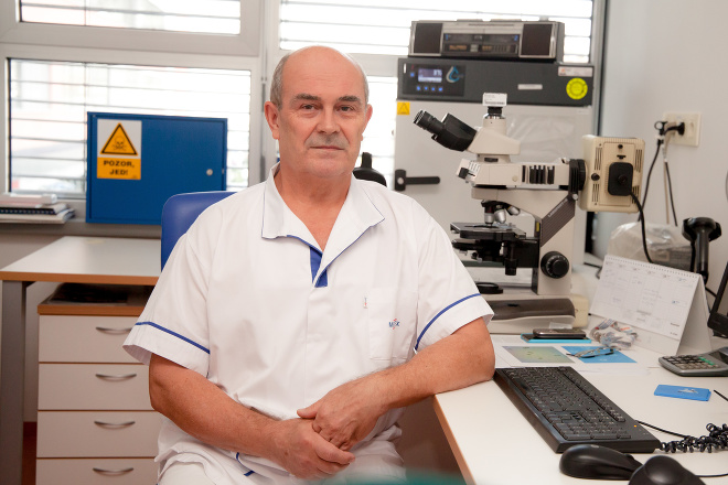 Parazitológ prof. RNDr. František Ondriska, PhD. Foto: Vlado Anjel ...